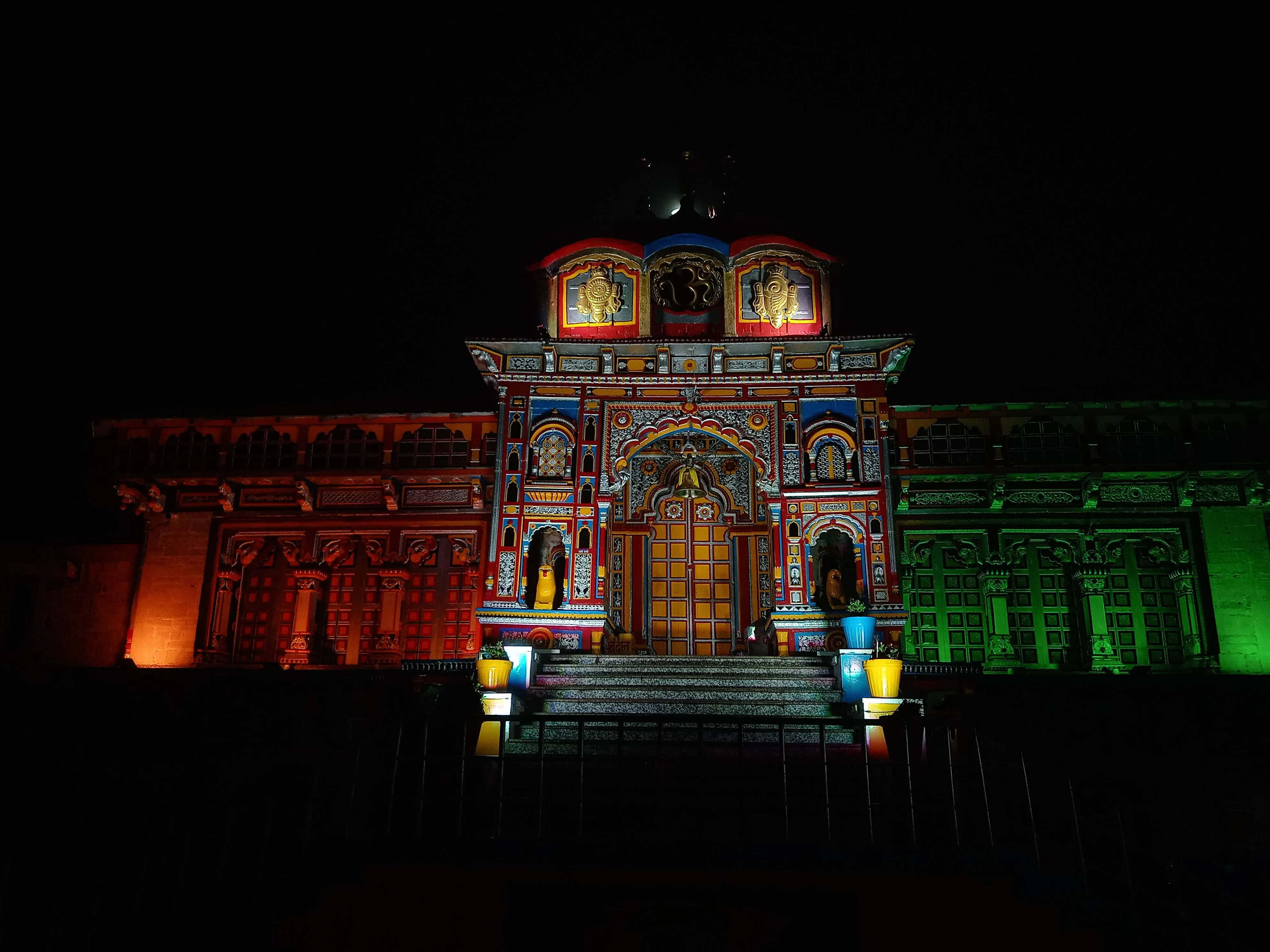 badrinath night view